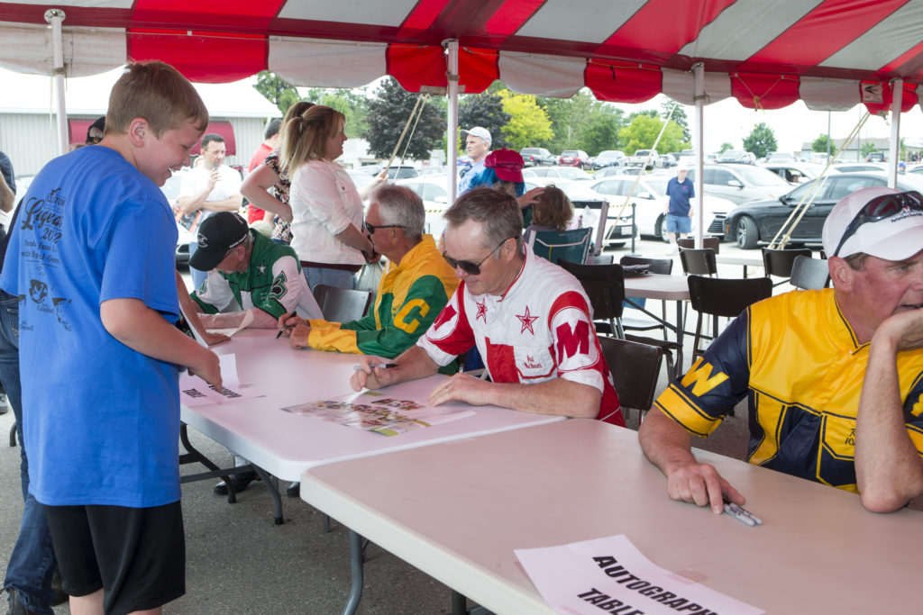 A conversation with the marvelous Paul MacDonell - Harness Racing Update